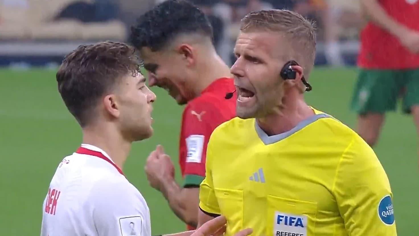 "Wallah, il y a faute": la réponse virale de l’arbitre suédois aux ...