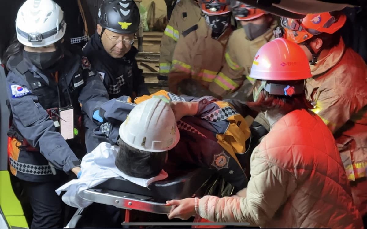 Corée du Sud: deux mineurs sortent vivants, après 9 jours au fond d'une ...