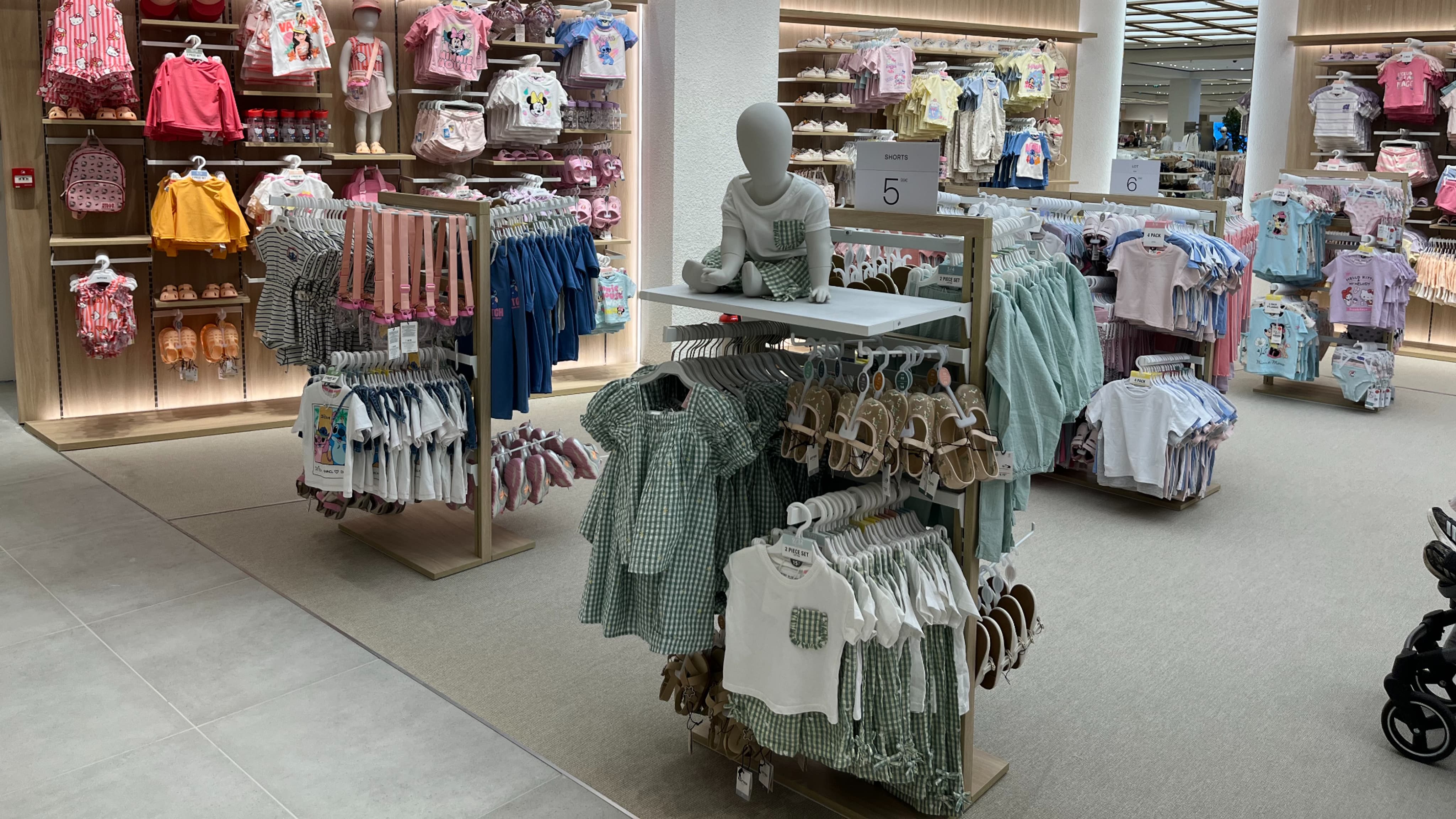 "Mêmes articles que Zara mais moins chers": l'enseigne espagnole ...