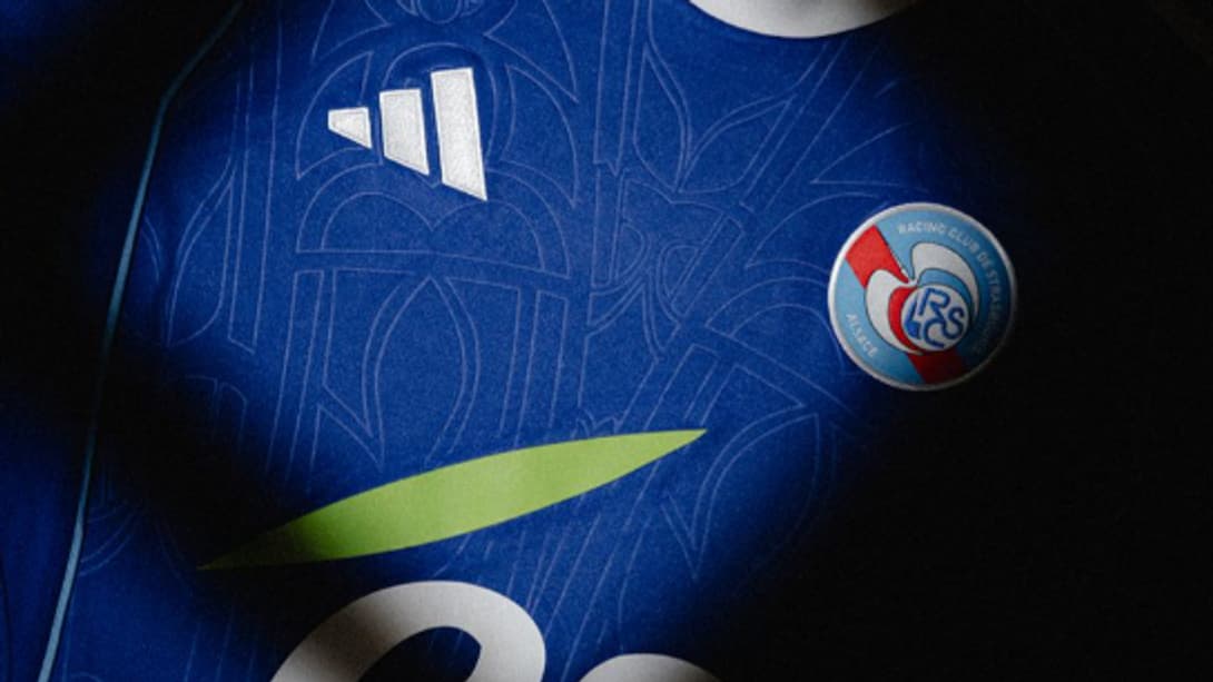 La cathédrale à l'honneur: le RC Strasbourg dévoile son maillot pour la saison prochaine