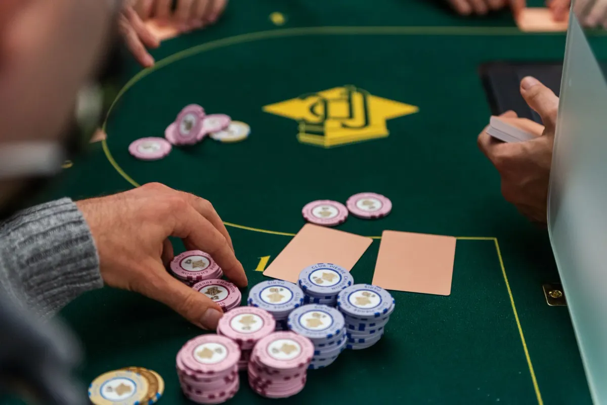 OpenAI bat Google, Meta et Grok dans un tournoi de poker 100% IA : les ...