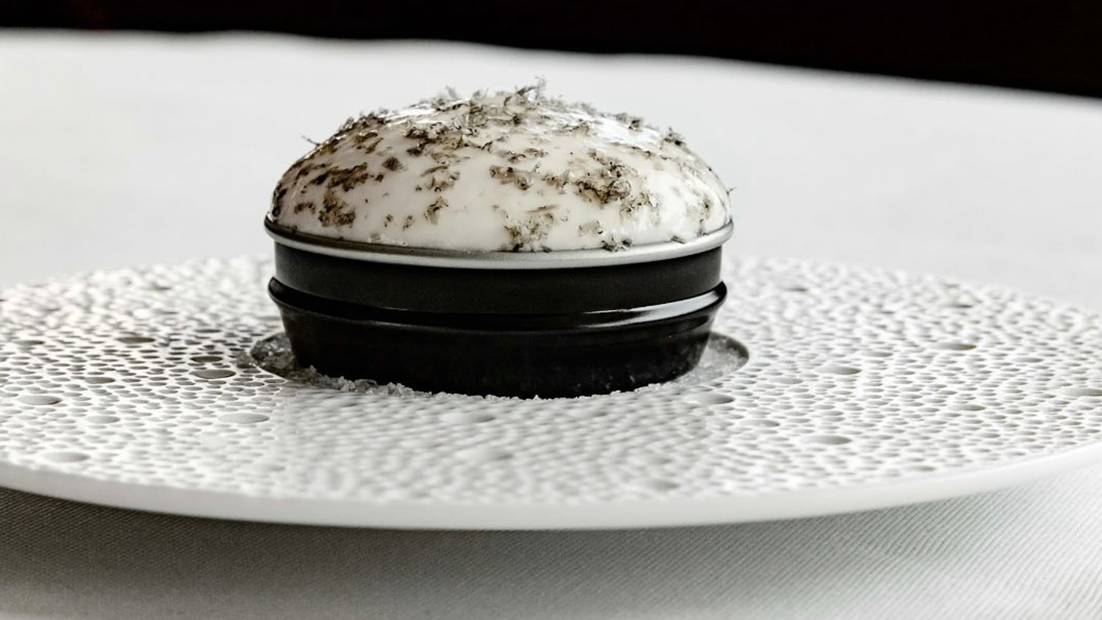 Zoom sur les trois restaurants gastronomiques du chef Frédéric Anton ...