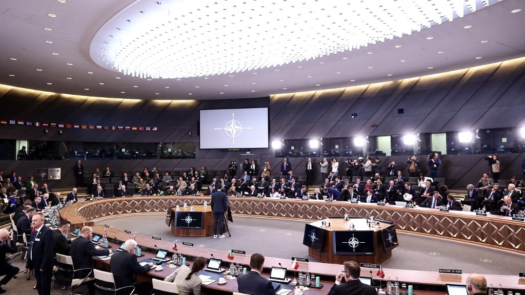 Guerre en Ukraine: plusieurs "ballons russes" abattus au-dessus de Kiev