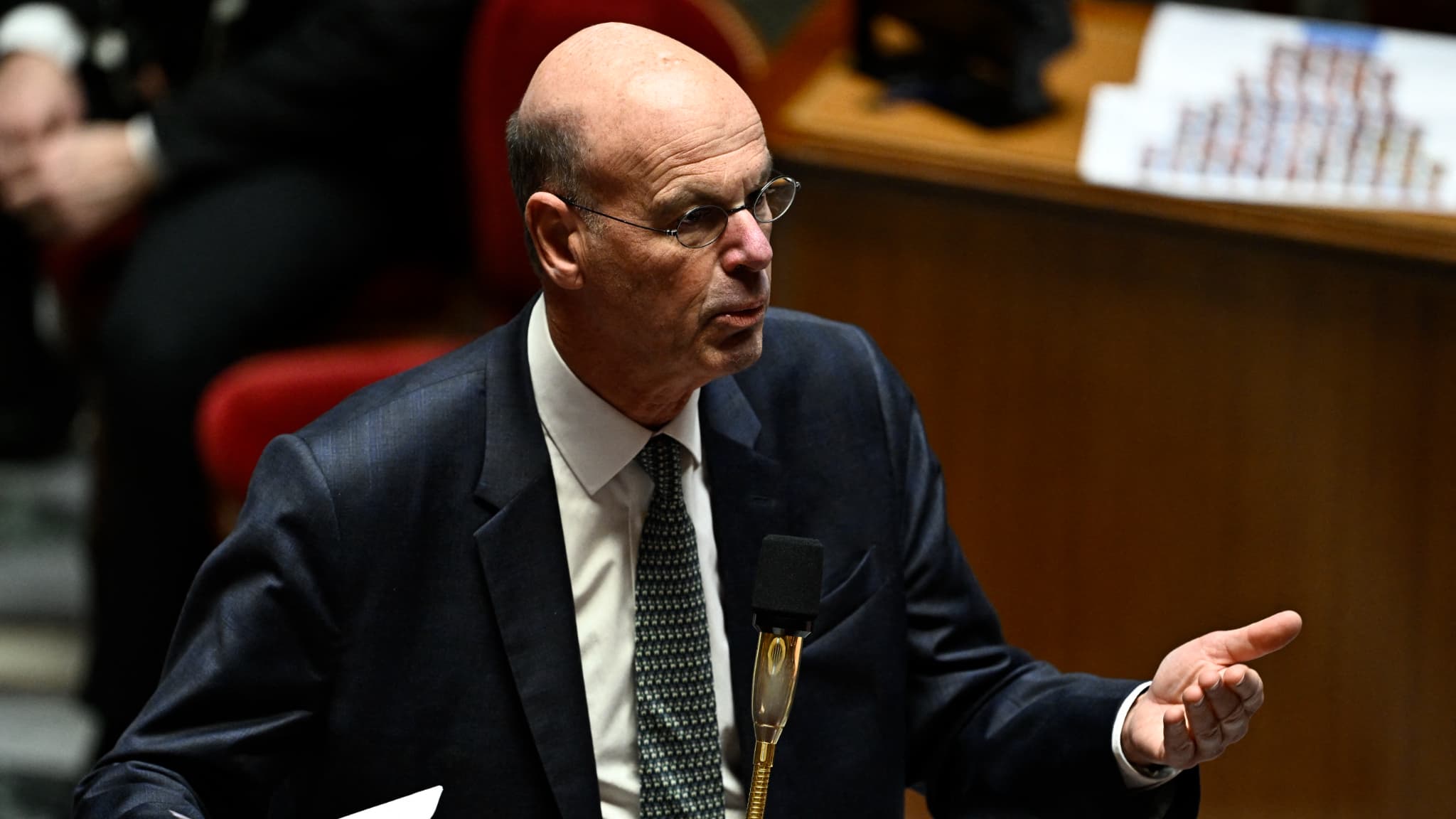 Des "nuages" sur l'horizon économique: le gouvernement va abaisser sa ...