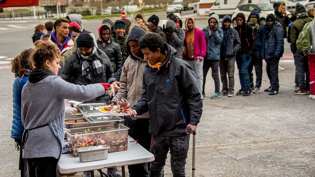 A Calais: "Les conditions de vie sont absolument inhumaines" pour les ...