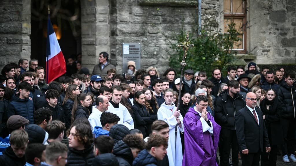 Mort de Thomas à Crépol: des centaines de personnes présentes pour les ...