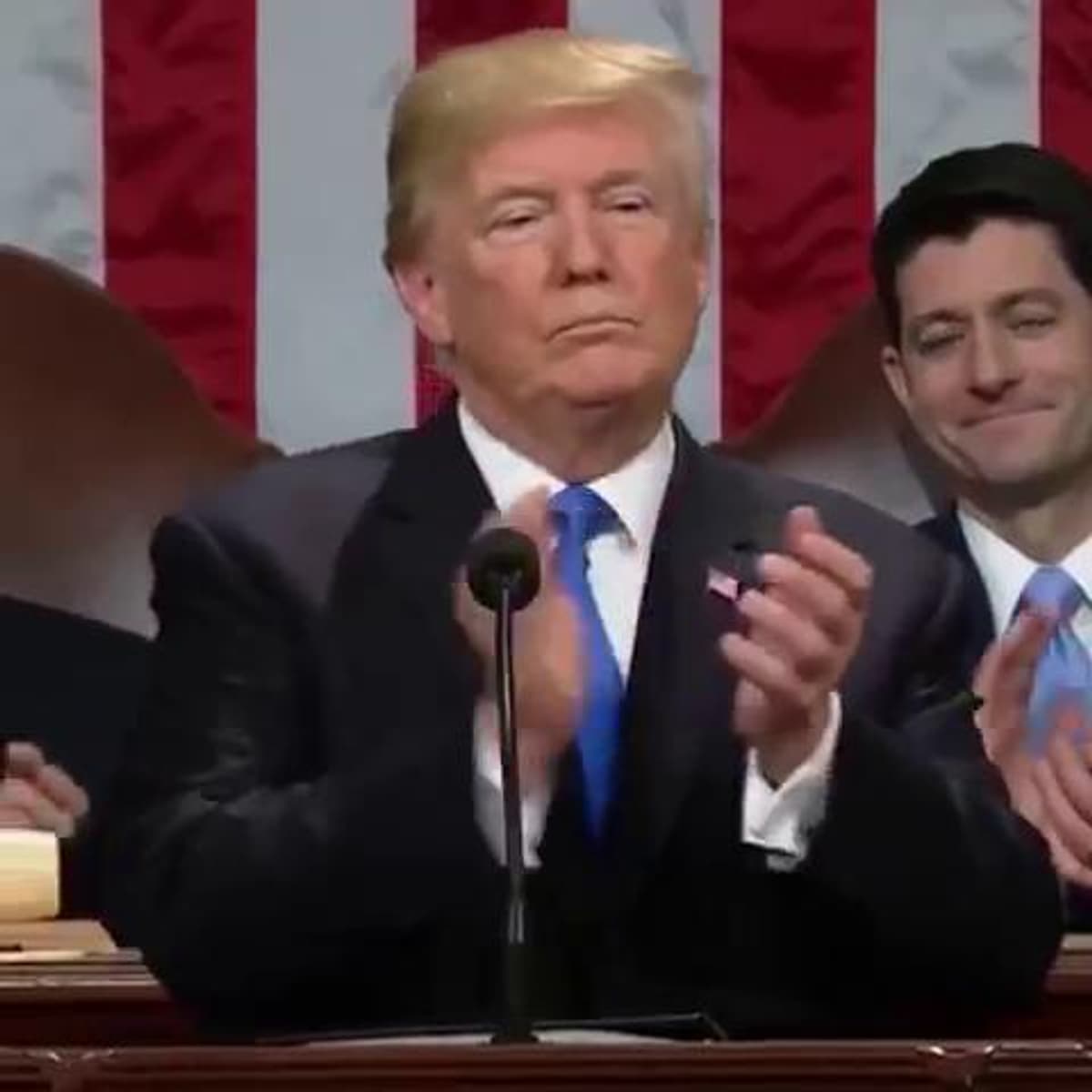 Donald Trump s’applaudit… lui-même à l’occasion de son discours devant ...