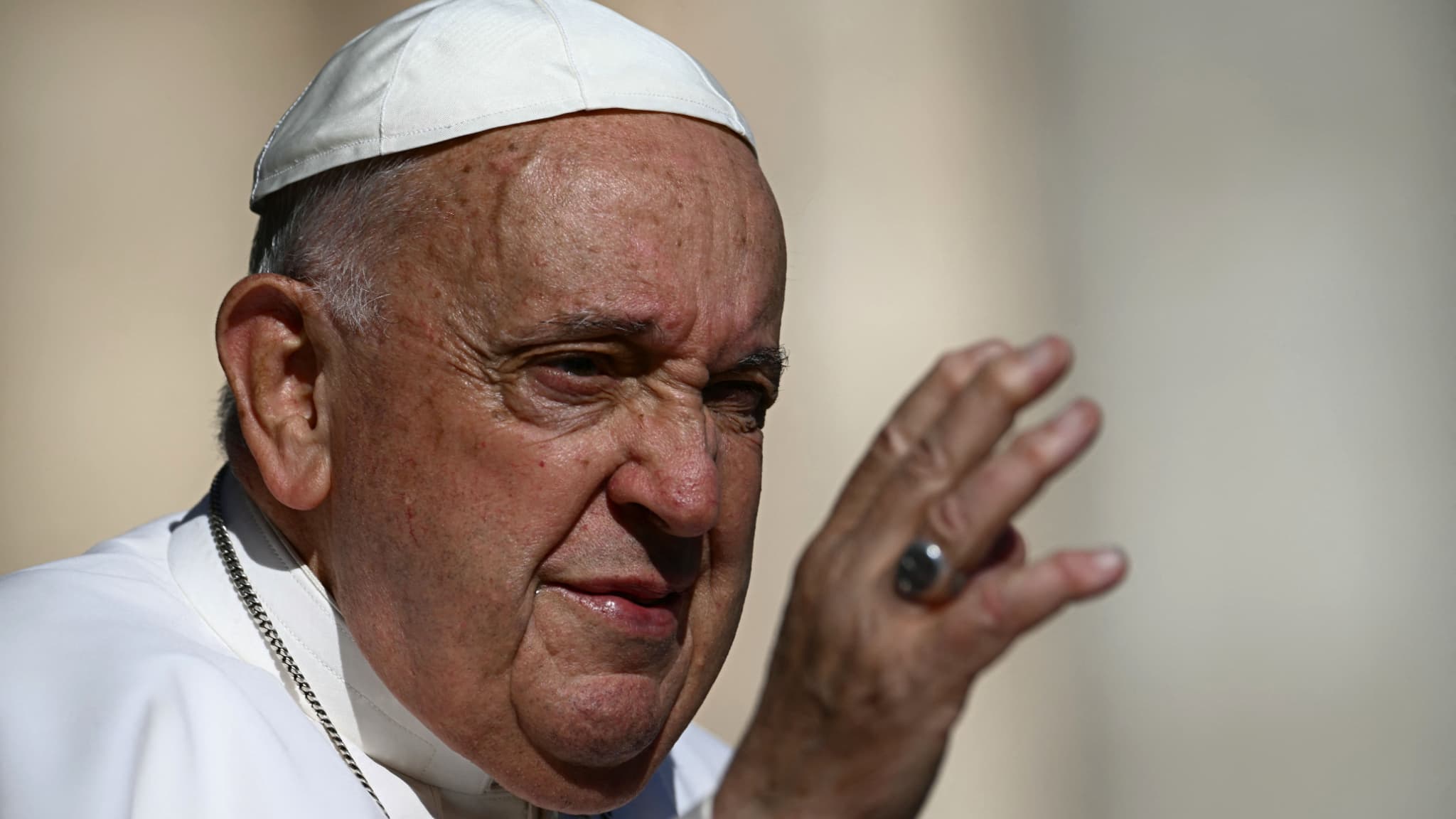 JO 2024: le pape François réitère son appel à une "trêve dans les ...