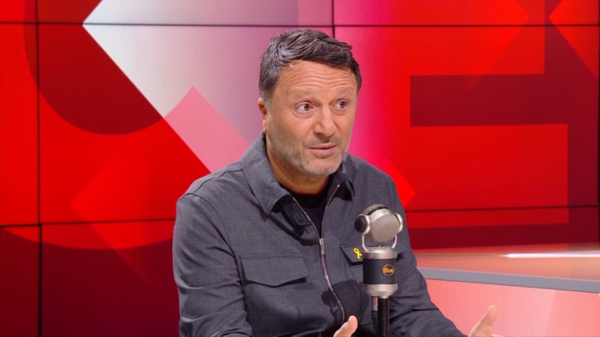 "Je ne quitterai pas la France": menacé, l’animateur Arthur pointe la ...