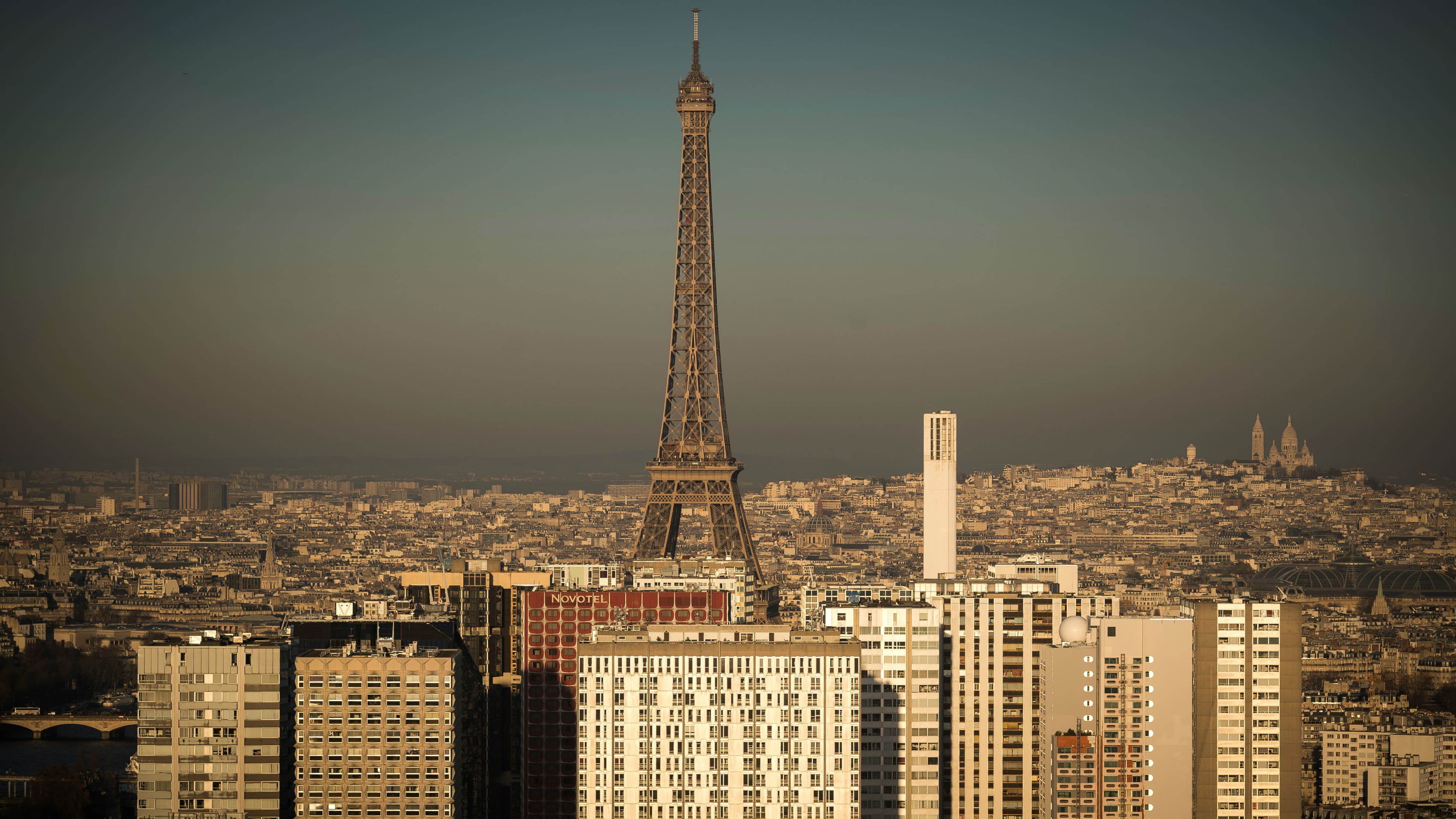 Pollution de l'air à Paris: une baisse de 40% en 10 ans, selon Airparif