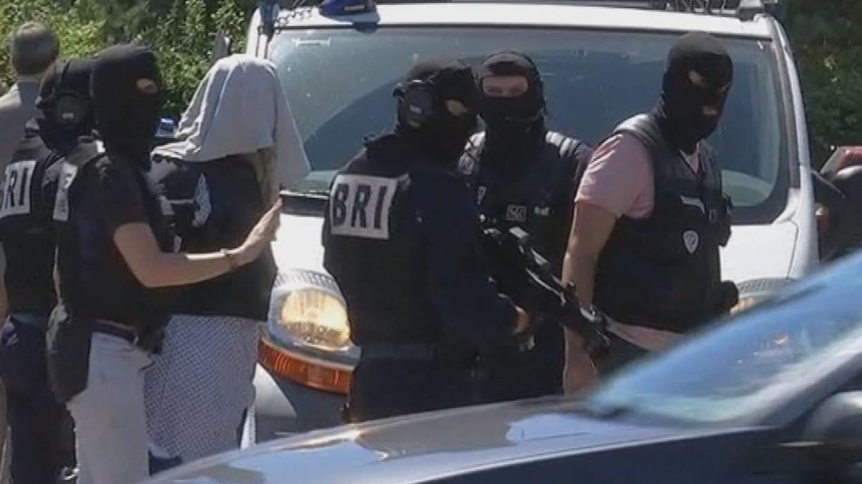 Attentat en Isère: les premières images de Yassin Salhi avec les policiers