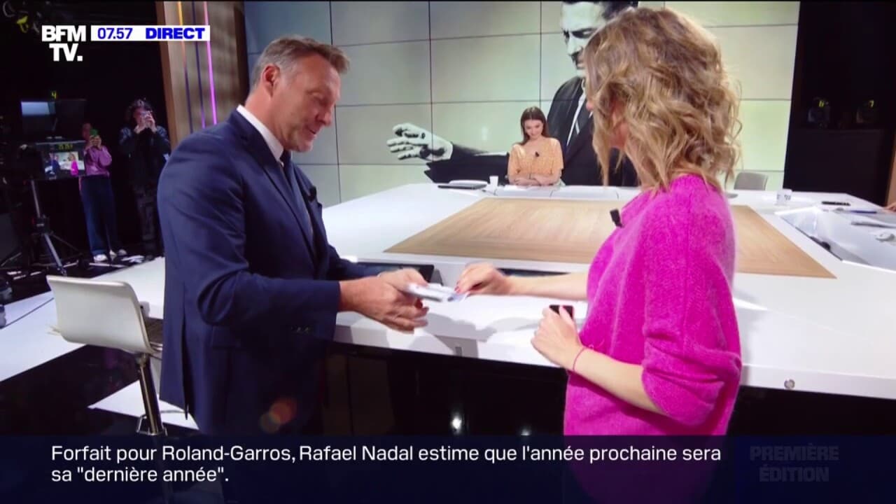 Le magicien Larsene fait des tours de magie sur le plateau de Première ...