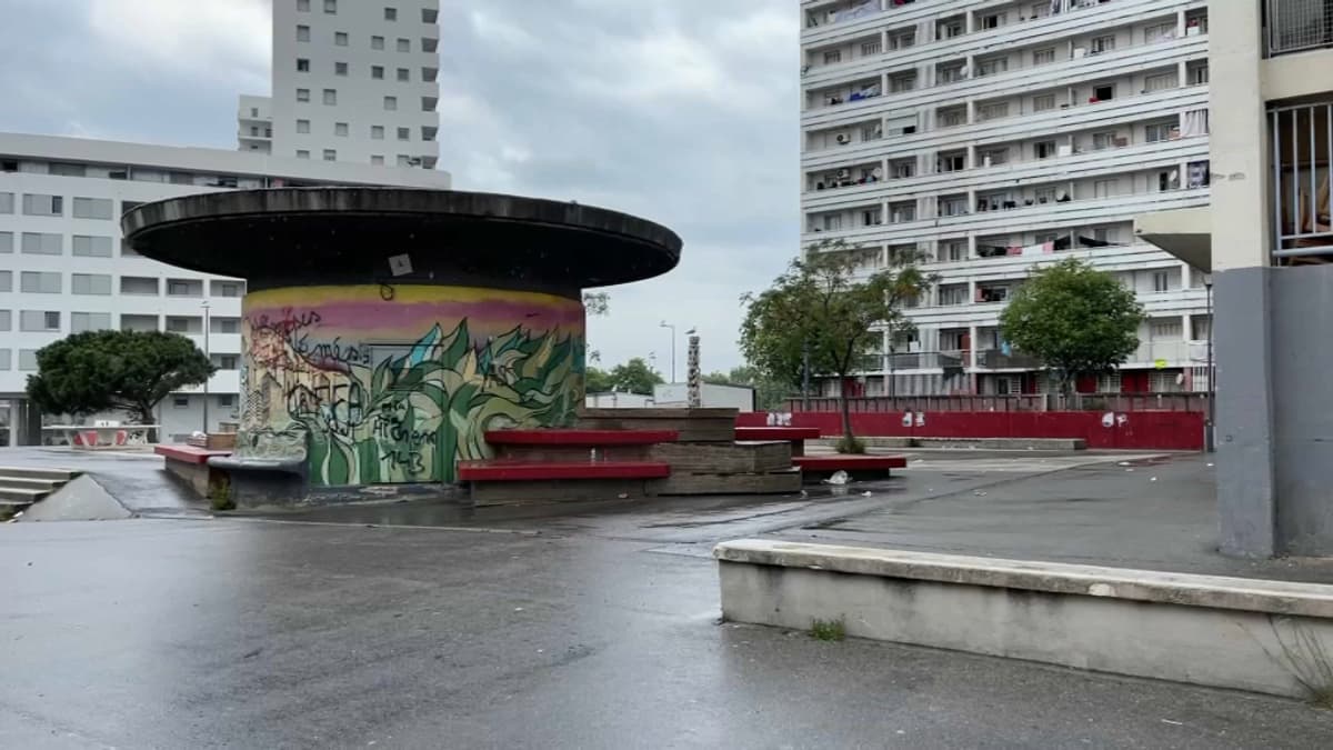 "Il faut toujours de l'argent": un dealer du quartier Félix-Pyat, à ...