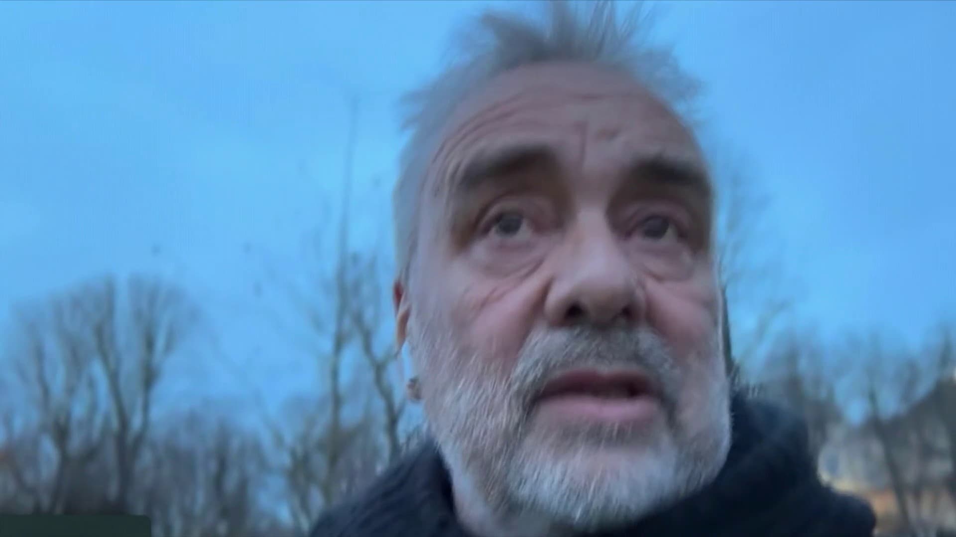 "Honte à eux": colère de Luc Besson contre des chasseurs qui tuent un ...