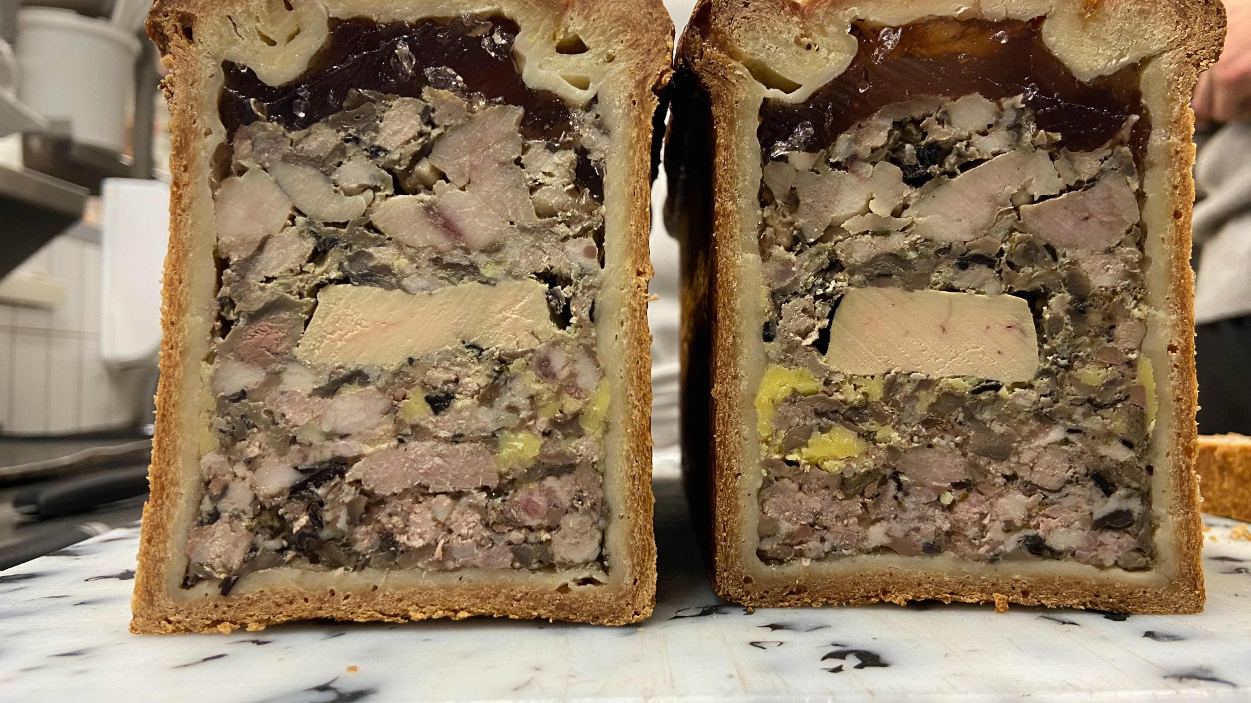 Un chef, une recette: pâté-croûte de foie gras de canard et ris de veau de lait par Joseph Viola