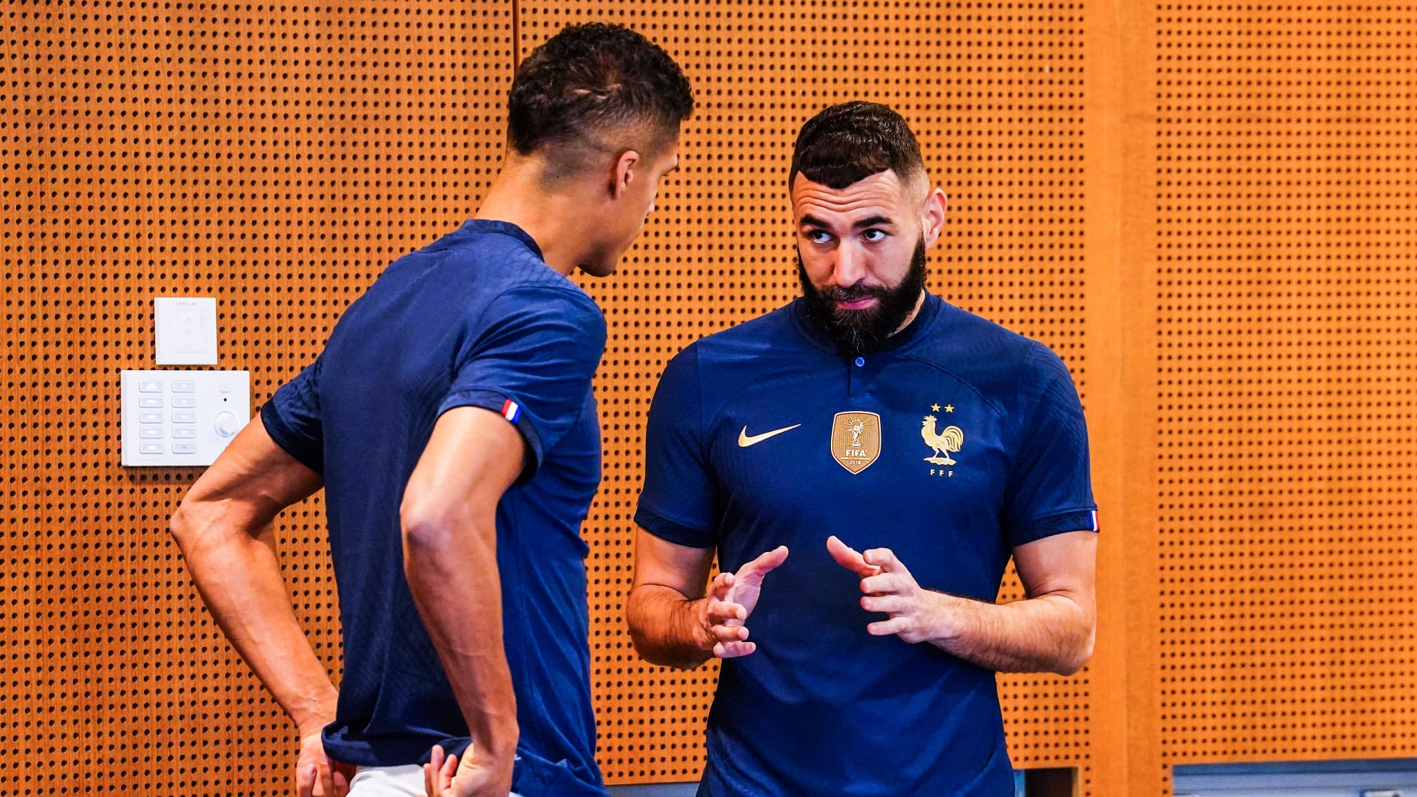 "Fumier de haut standing", Benzema rend hommage à sa façon à Varane ...