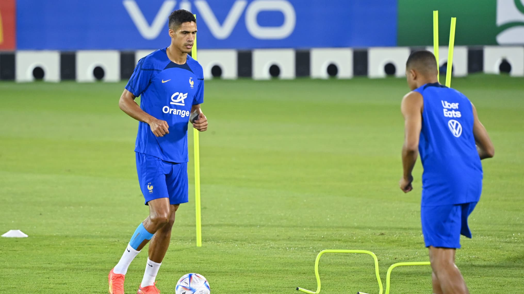 Equipe de France: Varane "disponible" contre l'Australie, enfin une ...