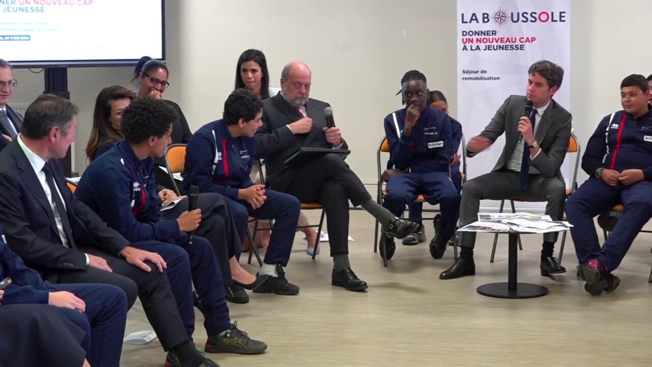 "Ma mère m'a forcé": face à Gabriel Attal, des jeunes manifestent leur ...