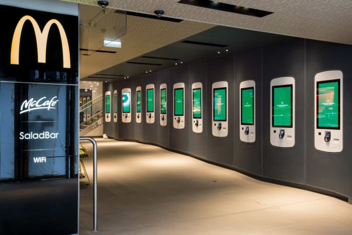 A Paris, le McDo le plus fréquenté du monde rouvre ses portes