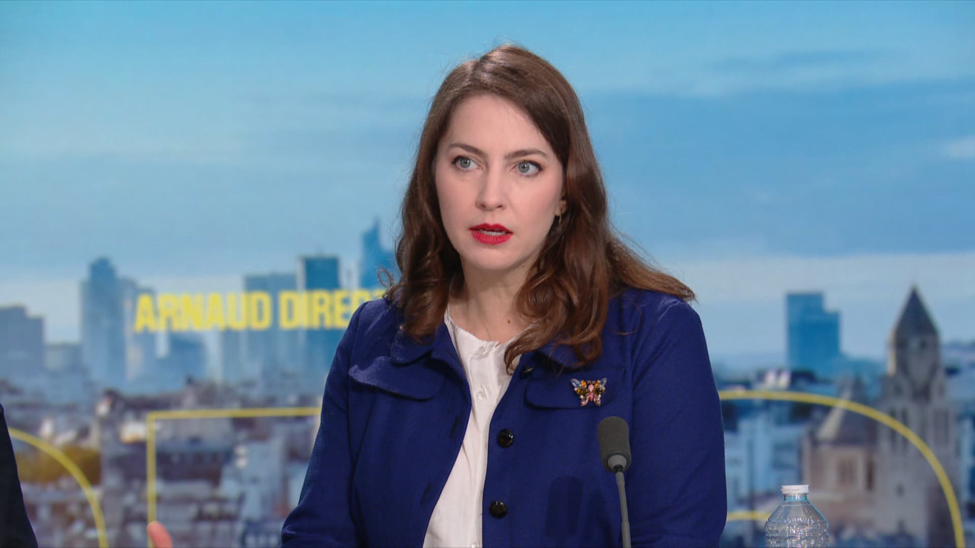 "Il m'a embrassée de force": le témoignage d'une femme qui accuse le ...