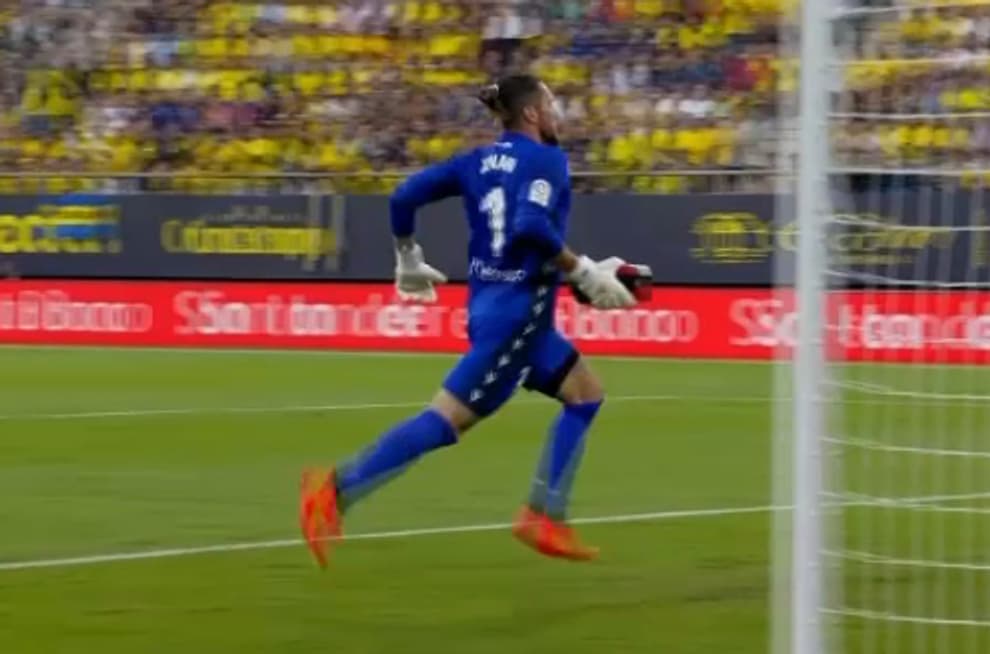 Cadix-Barça arrêté après un malaise cardiaque en tribune, le gardien de ...