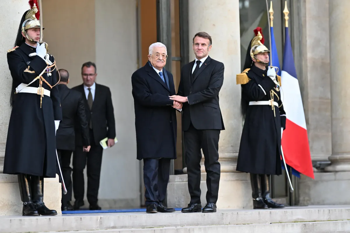 Emmanuel Macron et Mahmoud Abbas annoncent un "comité conjoint" pour ...