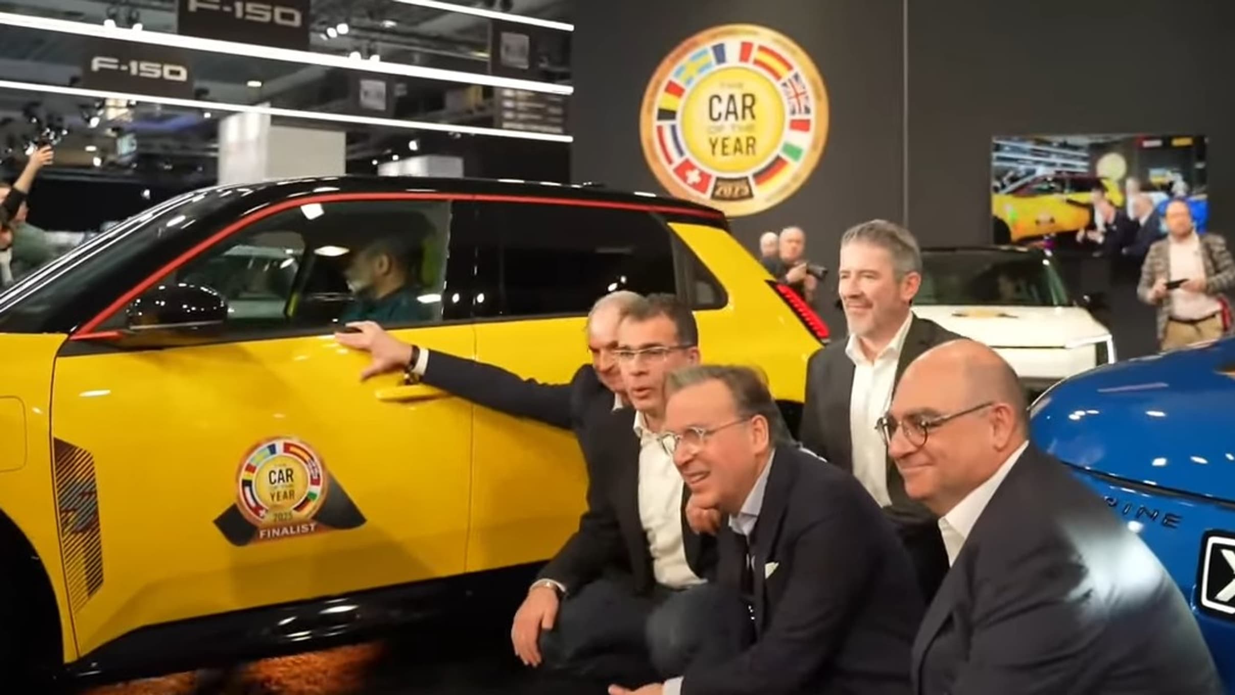 La R5 électrique élue Voiture de l’Année 2025