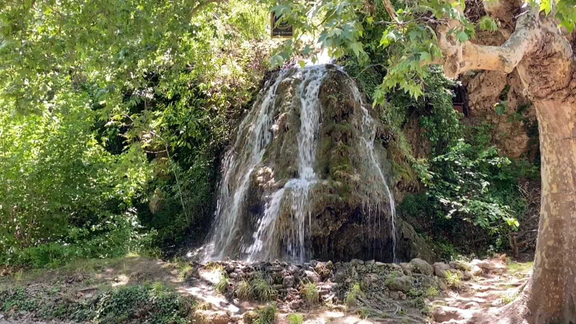 Var: une cascade tarie depuis plus de dix ans coule de nouveau à Lorgues