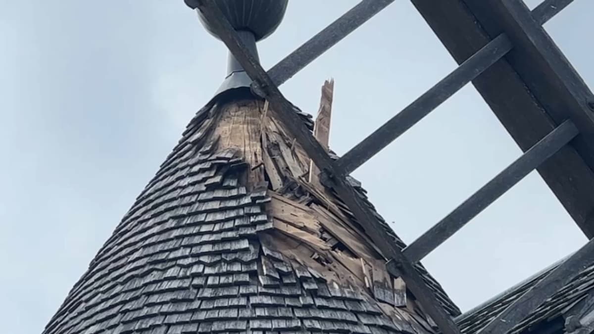 Beaujolais: un moulin à vent, classé monument historique, frappé par la ...