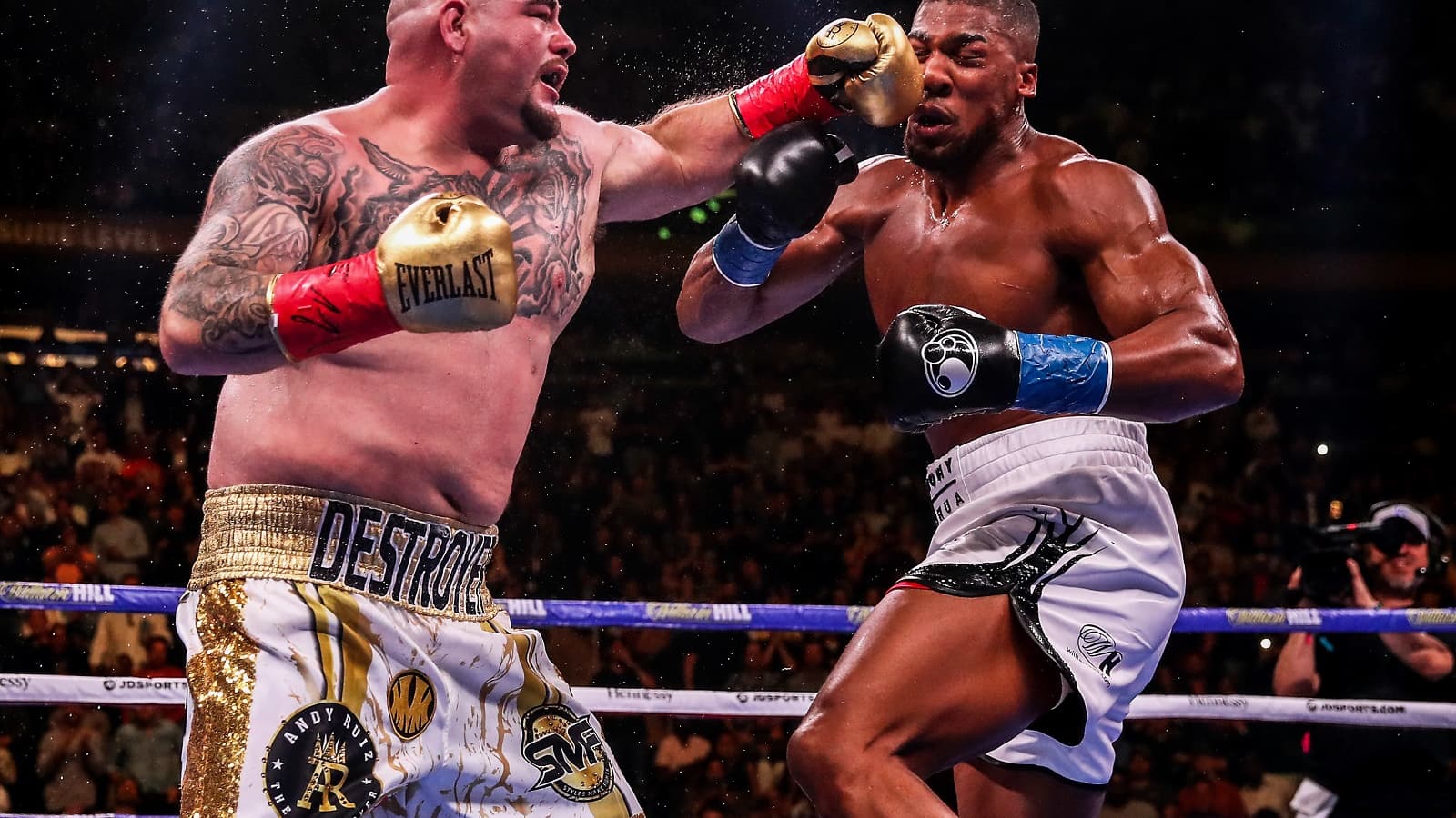 Boxe: Joshua critique l’arbitre de son combat perdu face à Ruiz