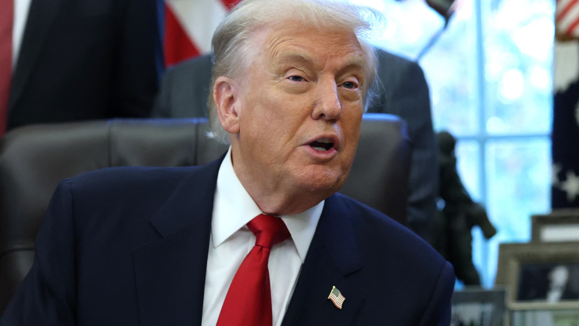"Des infos bidon": Donald Trump assure vouloir poursuivre la BBC en ...