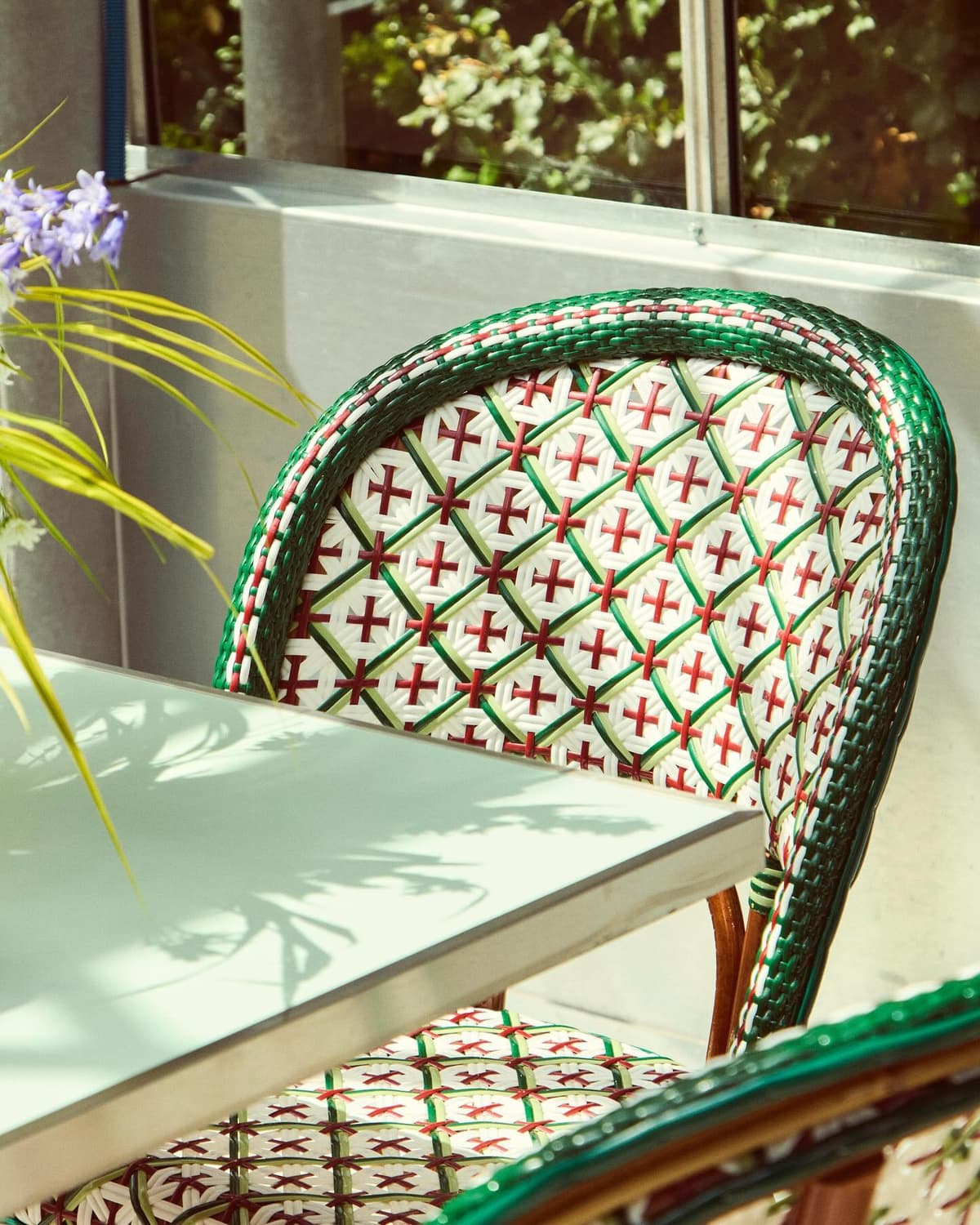 Christian Louboutin ouvre un salon de thé au coeur des Jardins de ...