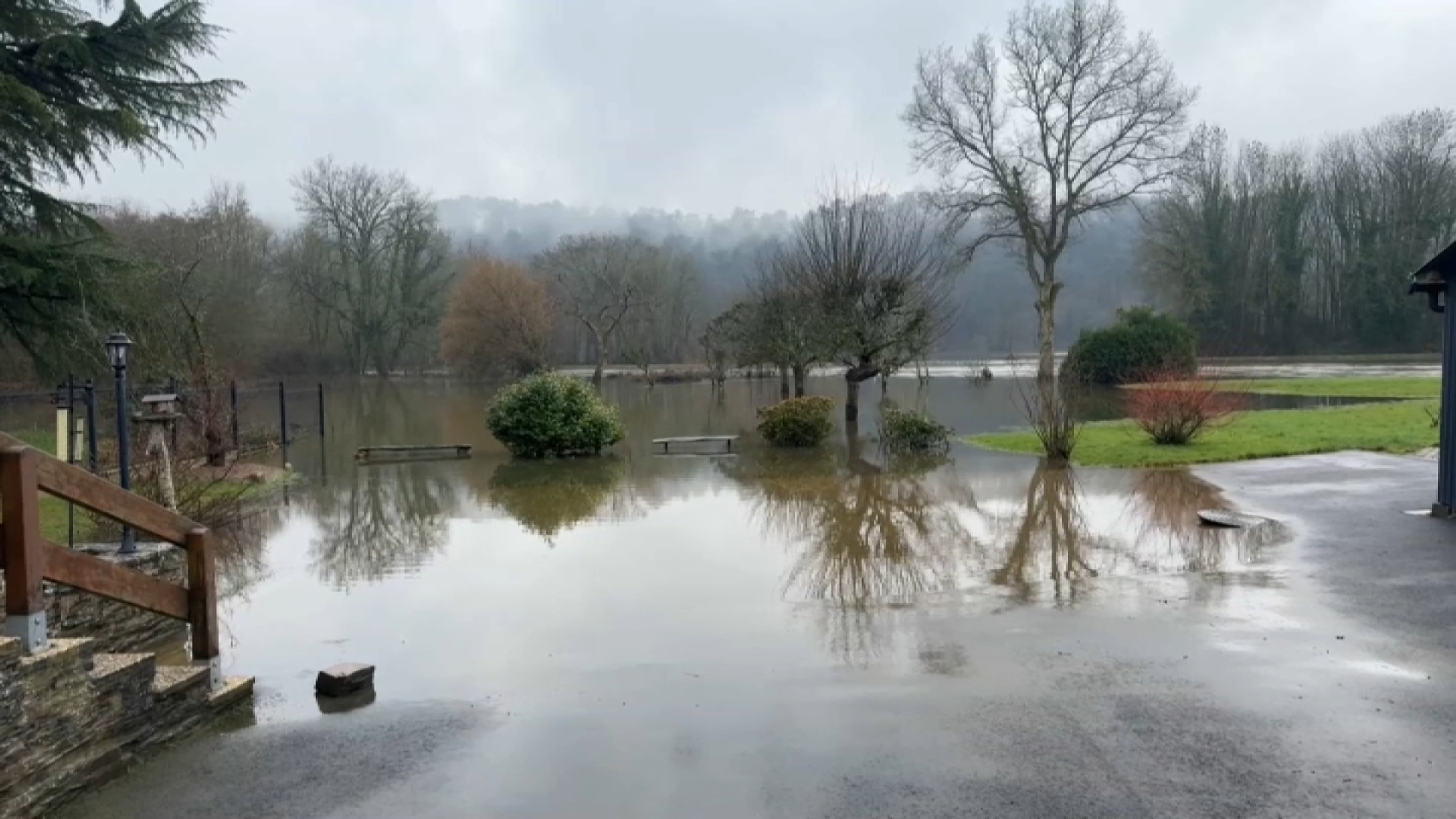 "Ma maison est une île!": le calvaire des Bretons face aux inondations ...