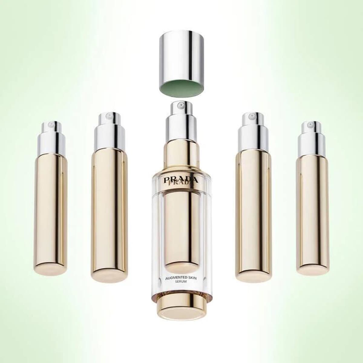 Prada lance ses premières lignes de soin et de maquillage