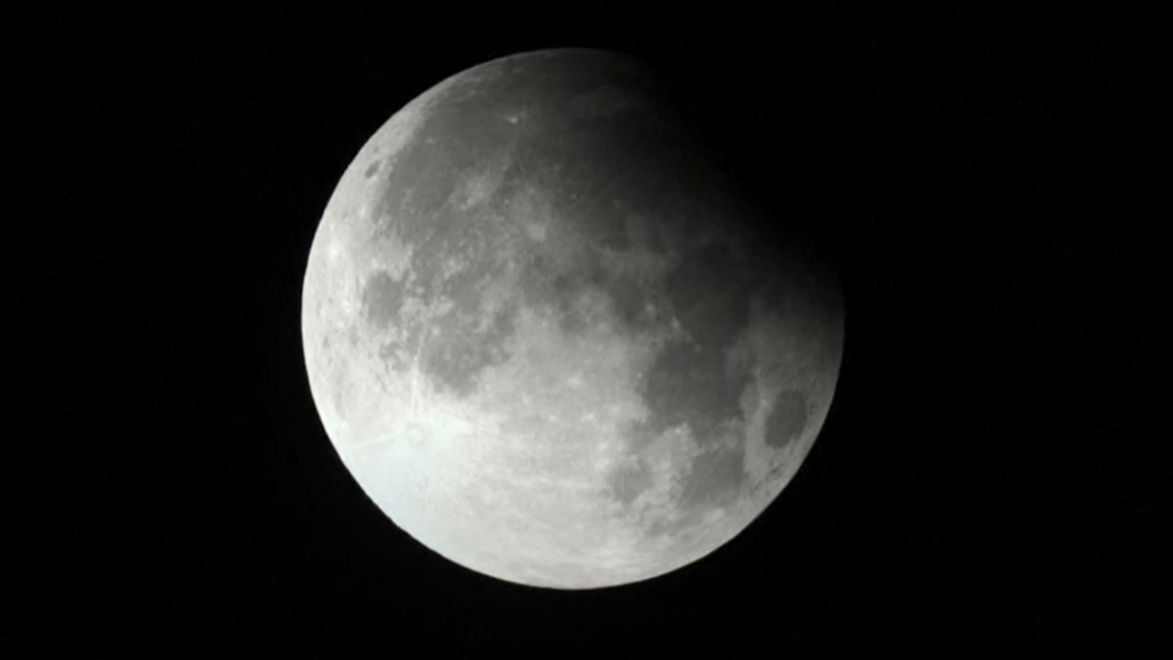 Les superbes images de la "Super Lune des Moissons" et de l'éclipse ...