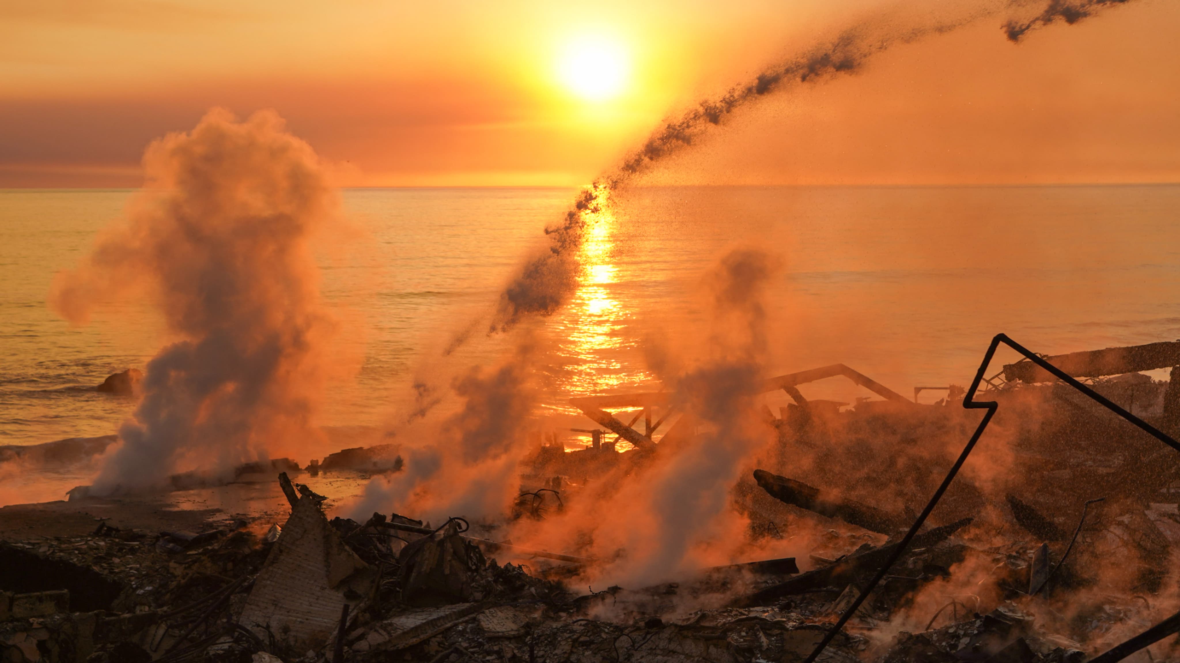 Incendies en Californie: les images de la plage de Malibu transformée ...