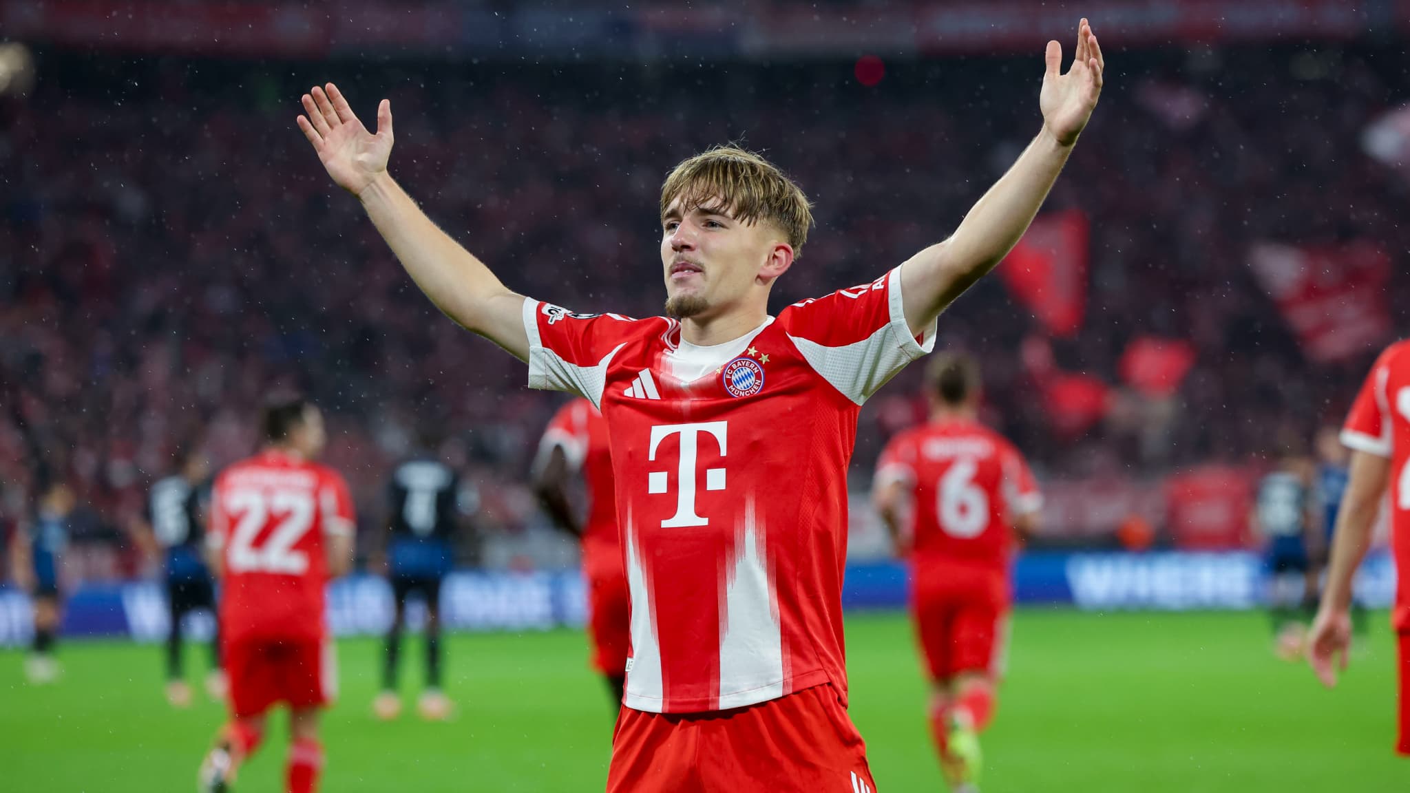 "Un joueur fantastique": les débuts fracassants de Lennart Karl, 17 ans ...