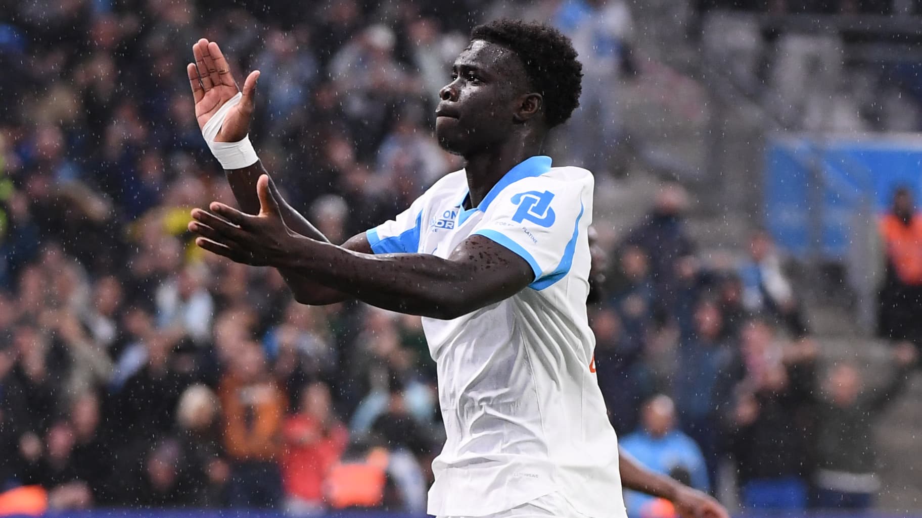 Son avenir international attendra: sur le point de prolonger, Robinio ...