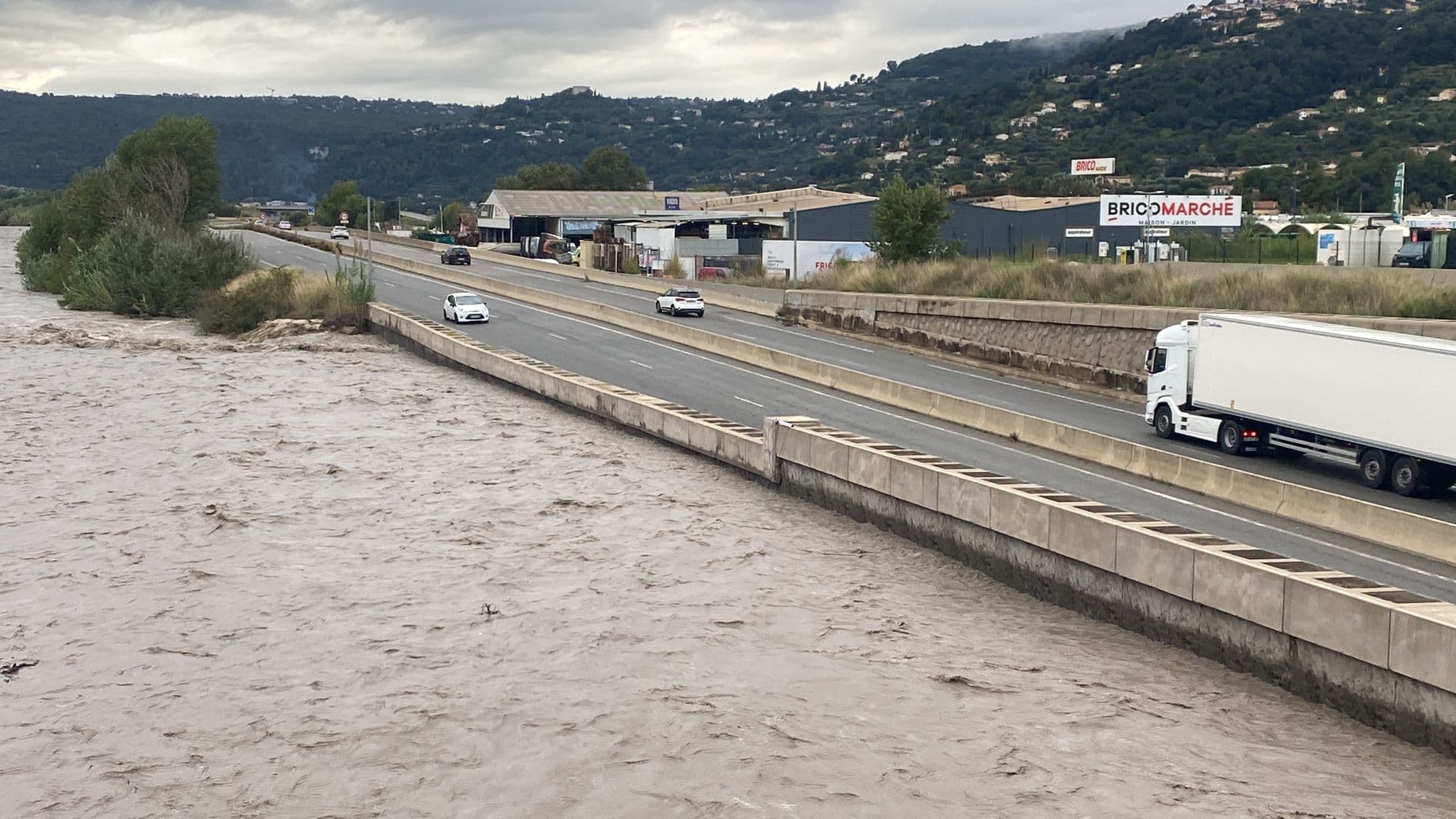 Inondations Dans Les Alpes Maritimes Plusieurs Communes Demandent La