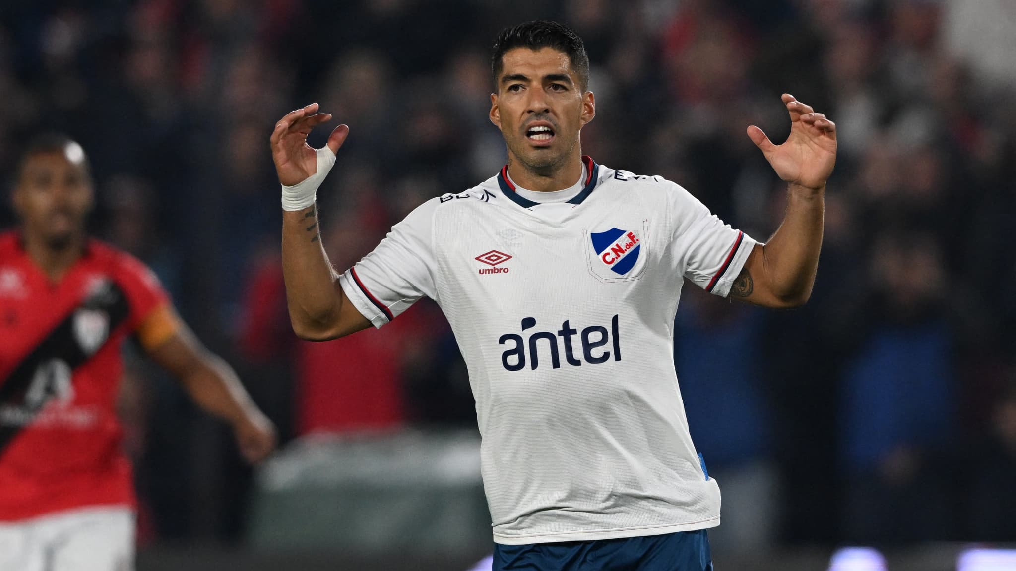 Nacional: Suarez a joué son premier match dans une ambiance dingue