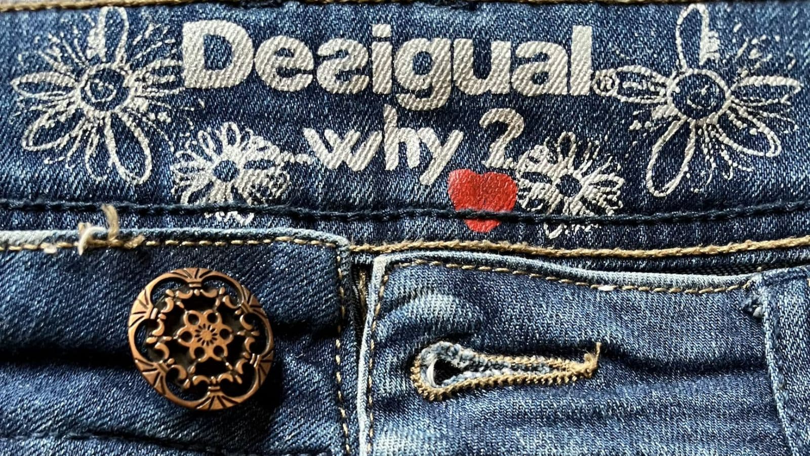 Desigual revient en force avec ses produits colorés et à motifs vendus en promotion sur Amazon