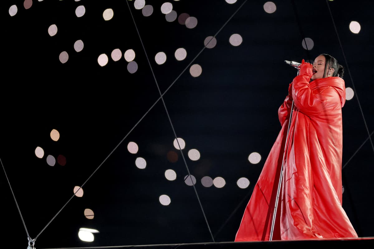 Loewe Alaïa Maison Margiela Une Tenue Haute Couture Pour Rihanna Au