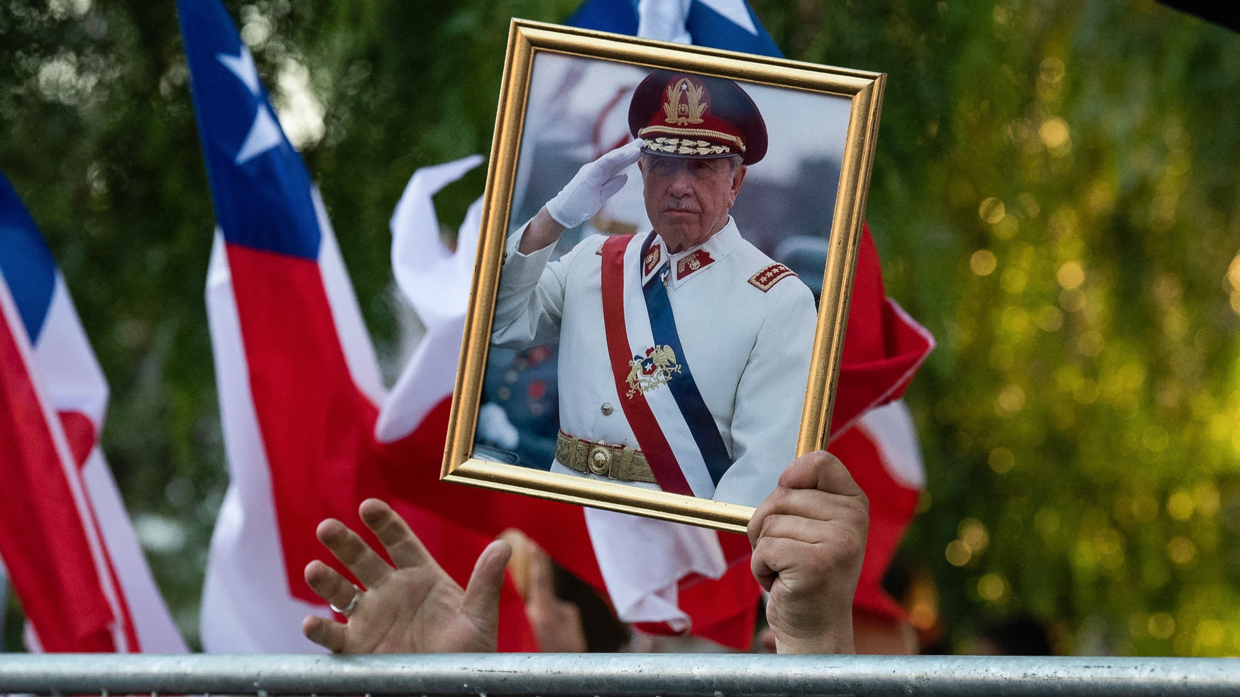 Admirateur d'Augusto Pinochet, anti-IVG, anti-immigration... Qui est le ...