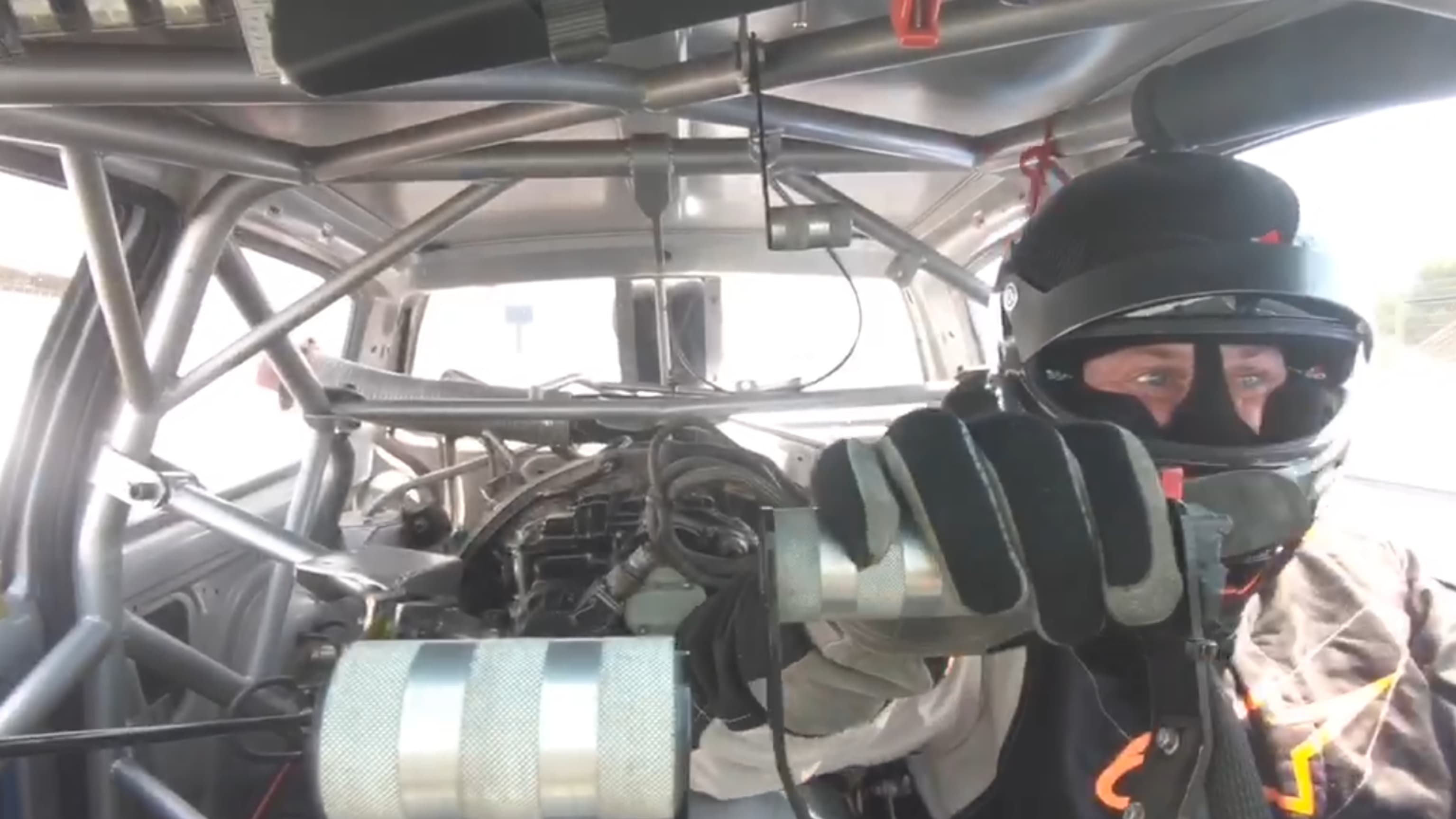 Cette Twingo a un réacteur d'avion de chasse pour moteur