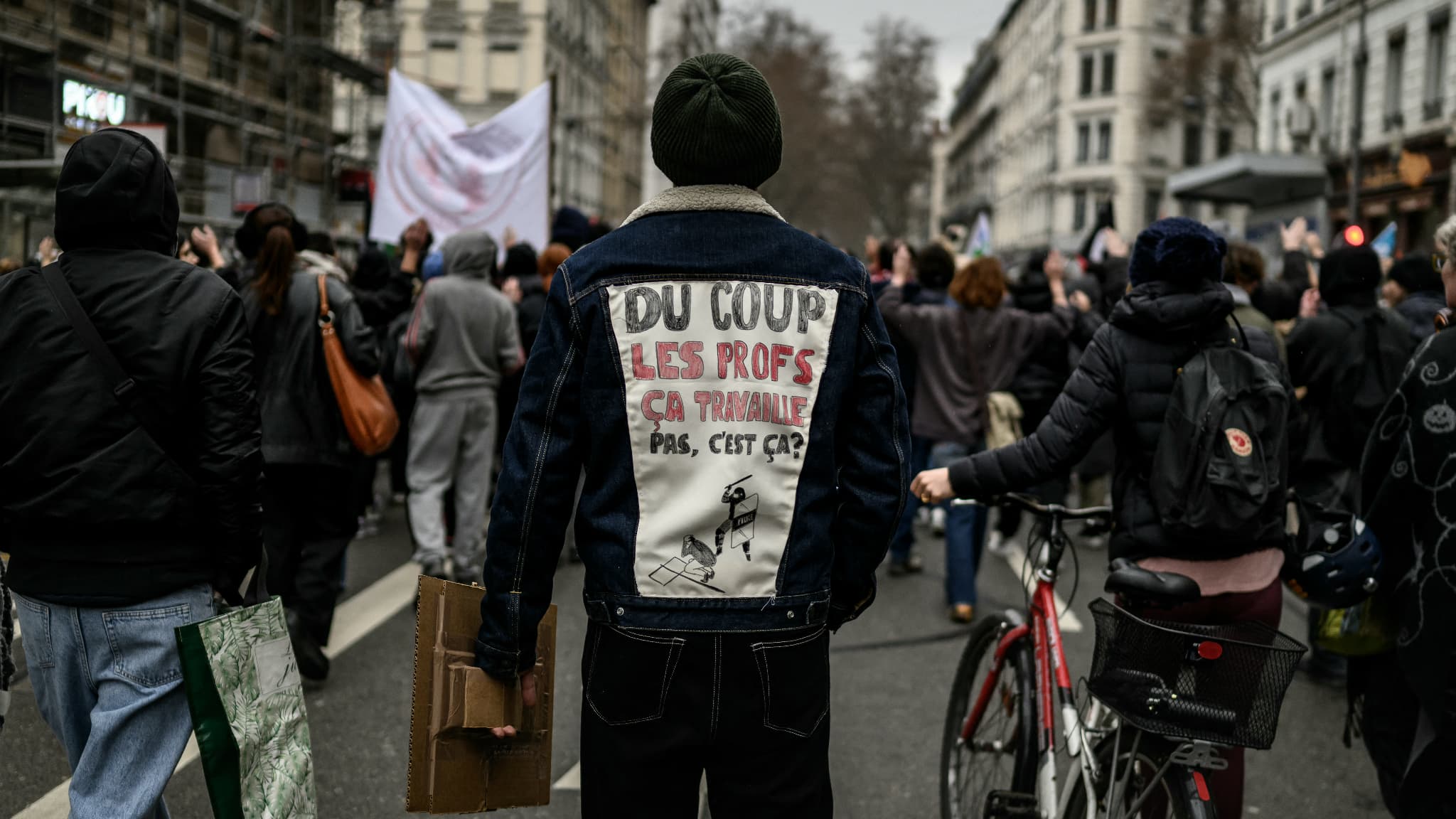 "Il faut continuer l'action": les syndicats d'enseignants appellent à ...
