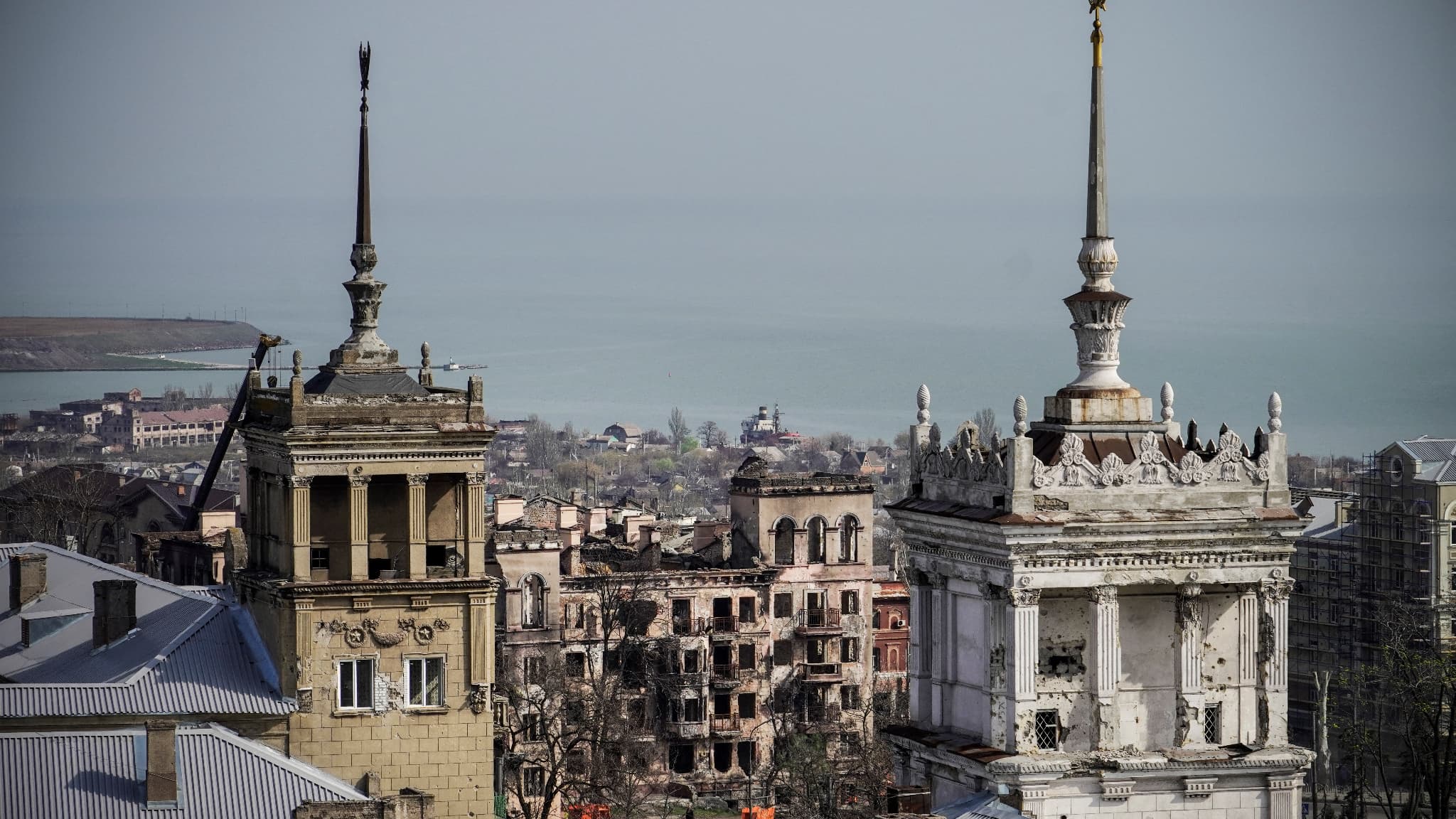 Ukraine: à Marioupol, des logements flambants neufs sortent de terre ...