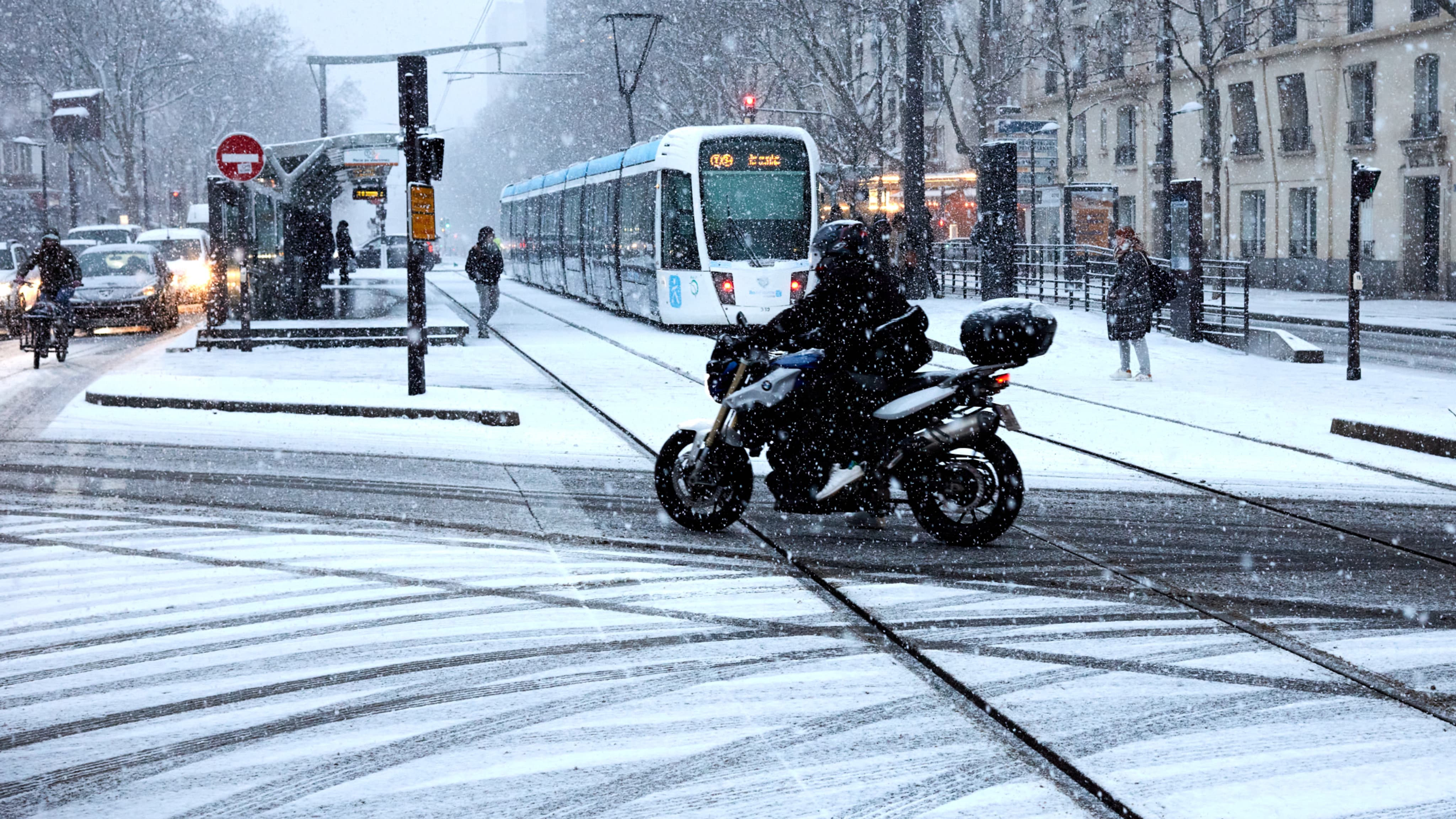 Transports, écoles, "le problème, c'est la communication": le chaos dû ...