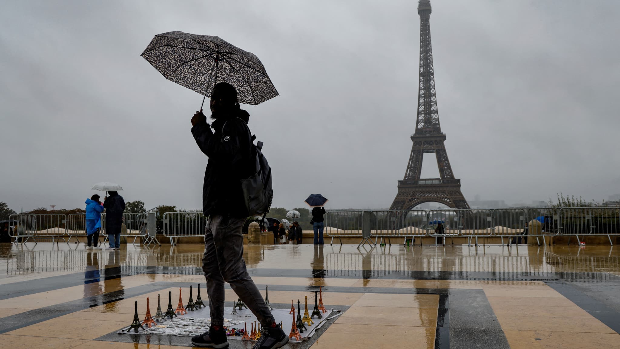 De la pluie et des rafales de vent jusqu'à 90 km/h: une perturbation va balayer la France ce mardi