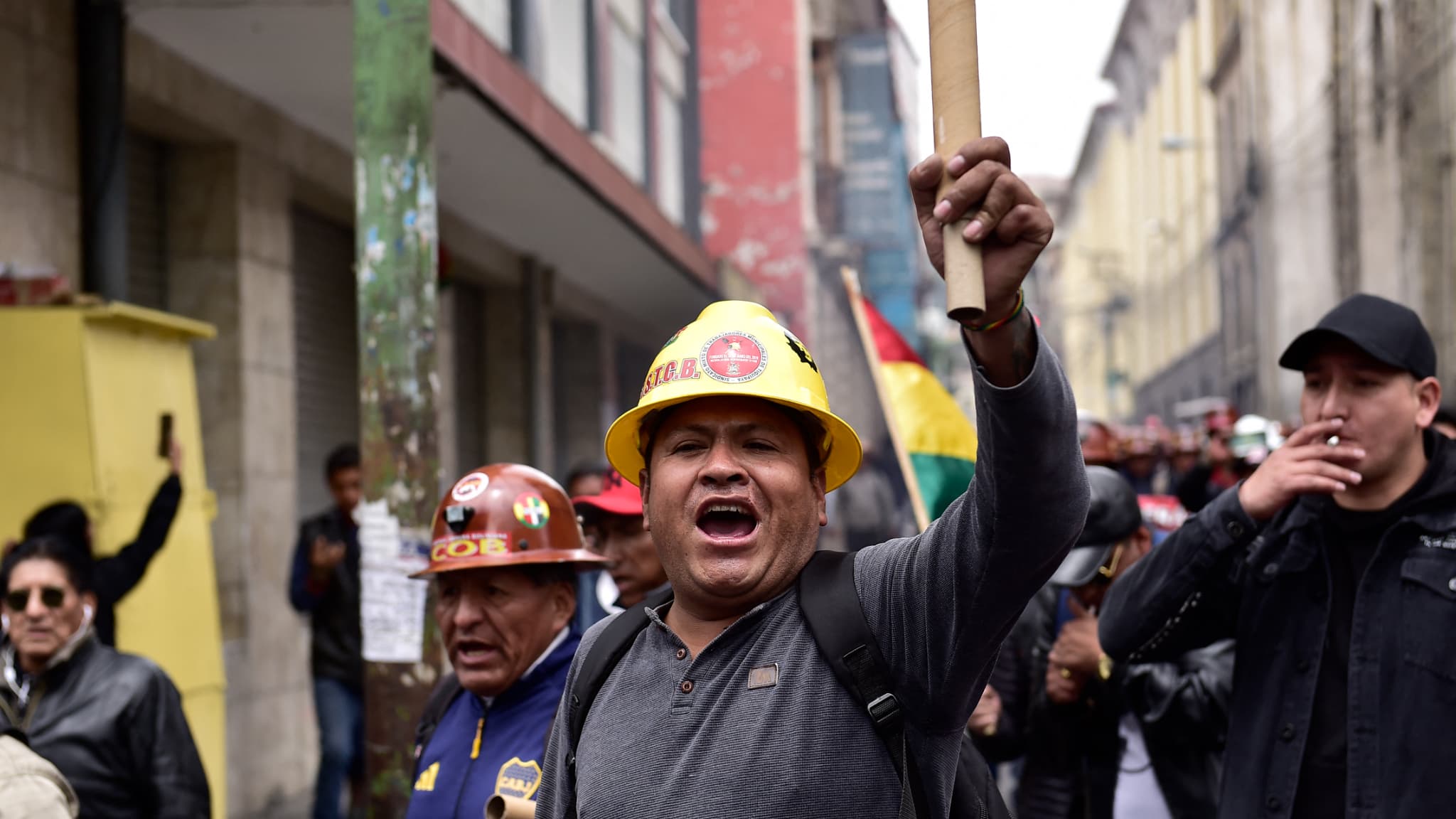 La Bolivie coupe les subventions au carburant qui coûtent des milliards ...