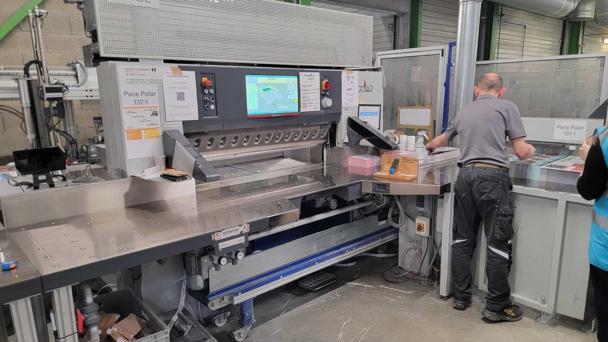 "On peut atteindre 100 tonnes de bulletins par jour": une partie du ...
